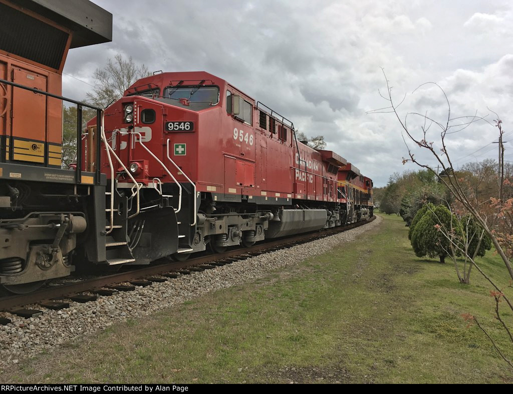 CP 9546 and KCS 4780 wait for green